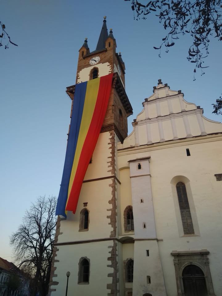 Tricolorul-simbol de 30 de metri, trimis prin orașele României de ...